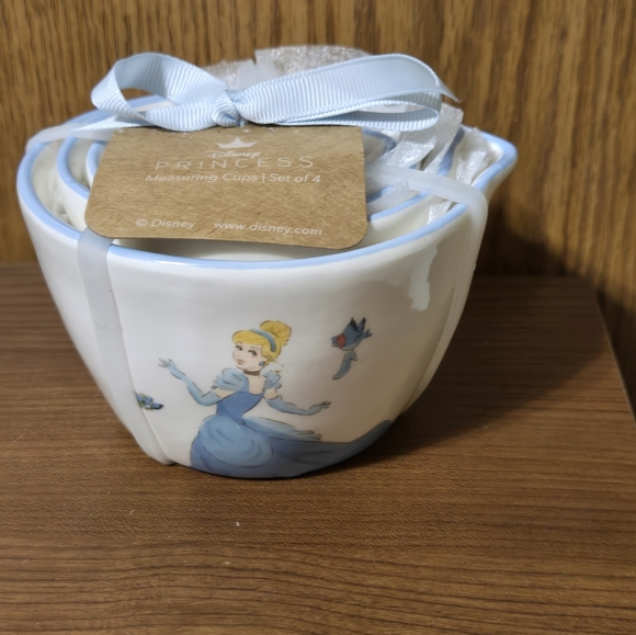 Rae Dunn | Kitchen | Nwt Rae Dunn Disney Measuring Cups Cinderella ...